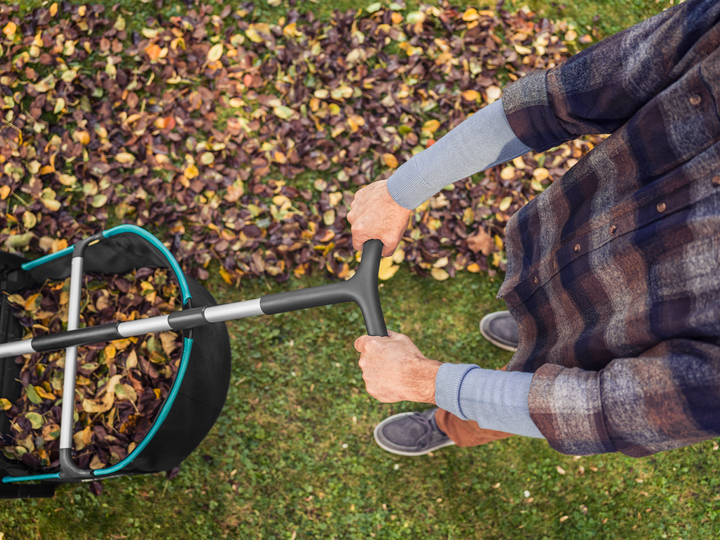 GARDENA® Lawn Leaf Collector - Manual Push Leaf Sweeper – OrbitOnline