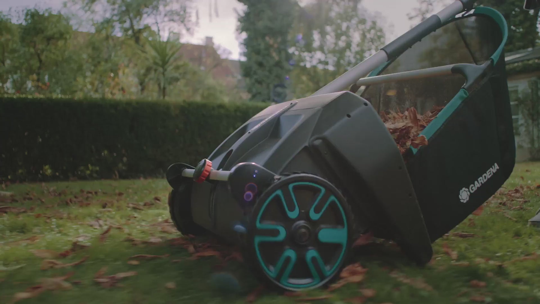 GARDENA® Lawn Leaf Collector - Manual Push Leaf Sweeper – OrbitOnline